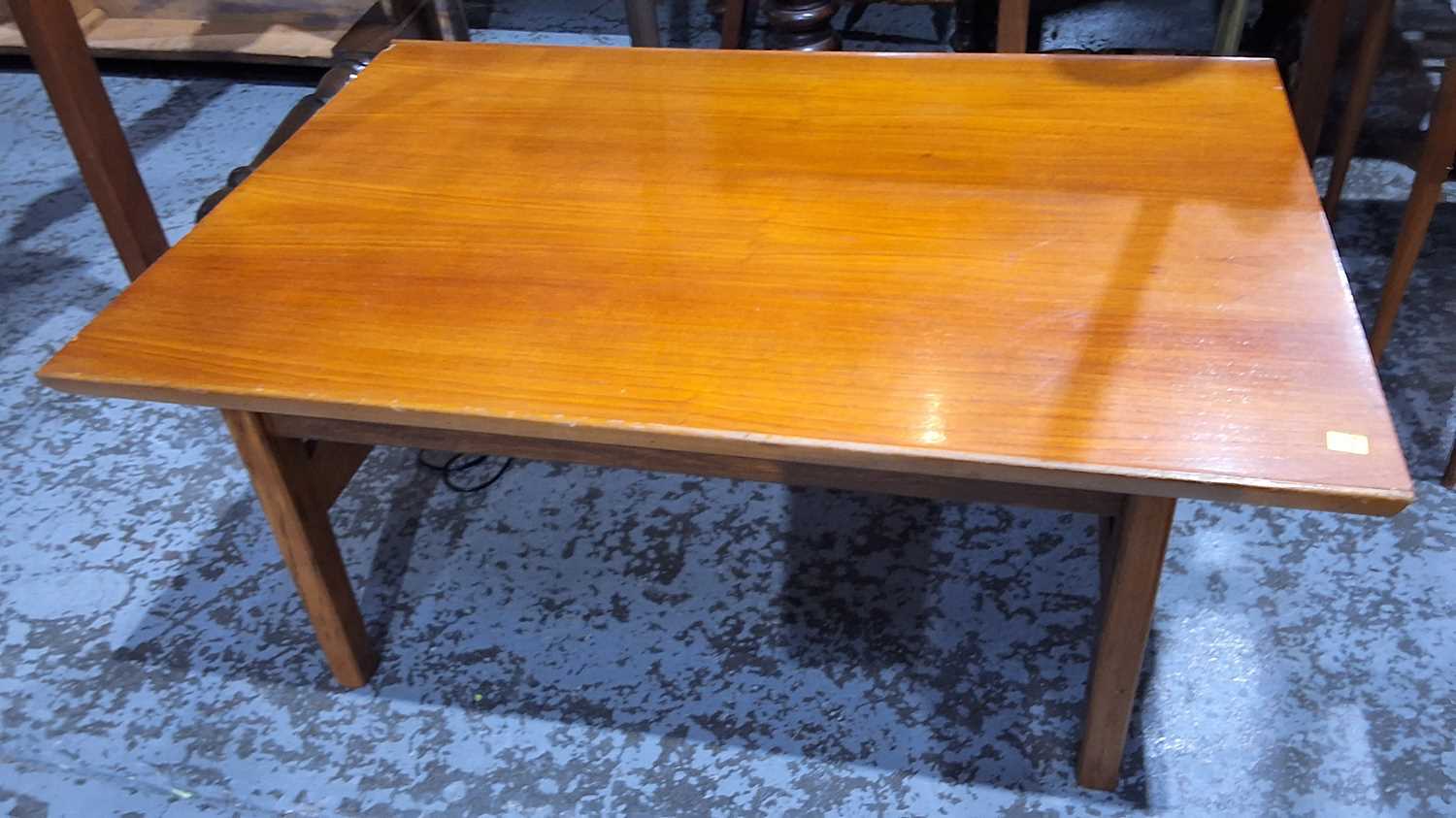 Lot 261 - COFFEE TABLE