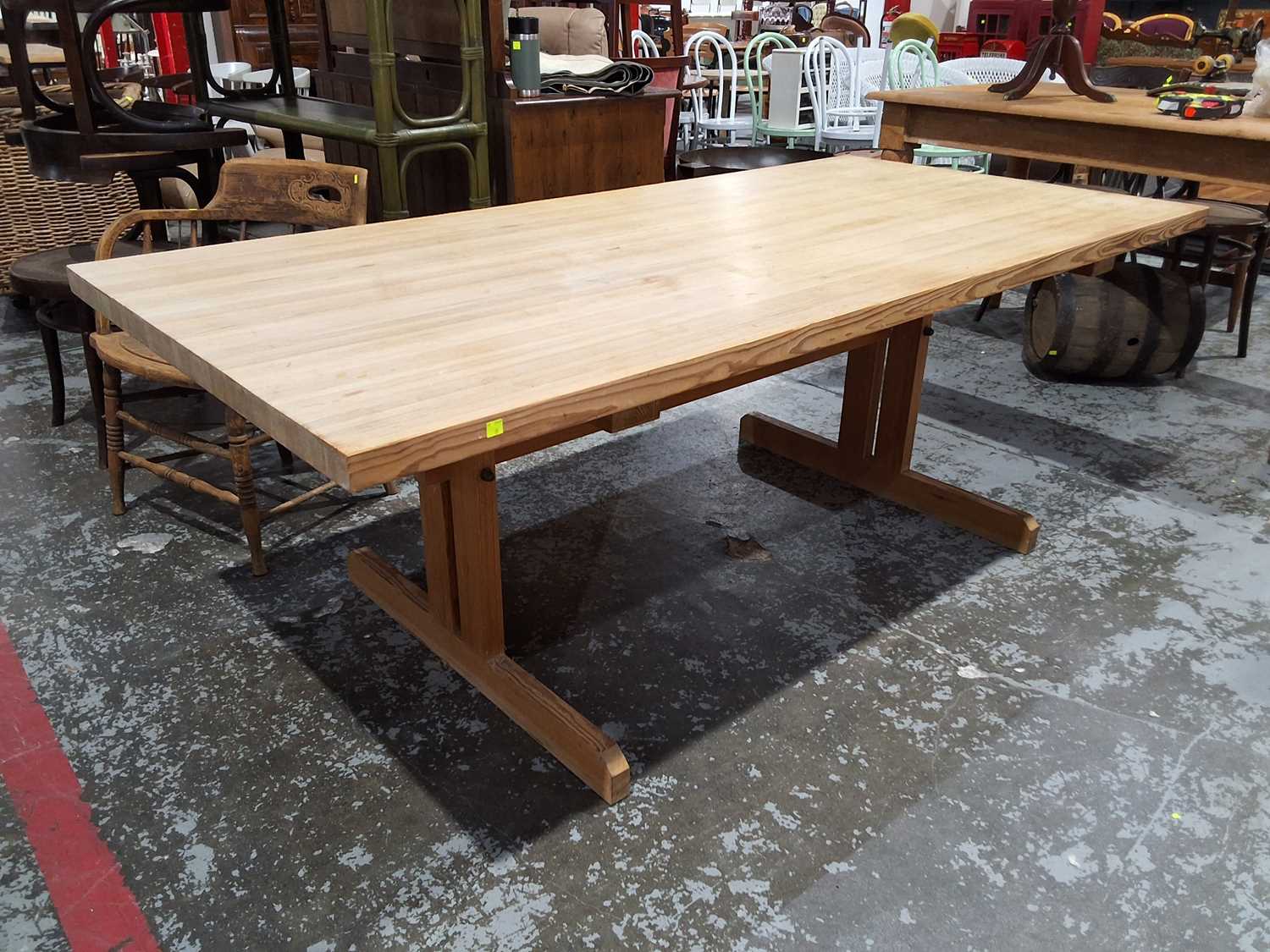 Lot 166 - DINING TABLE