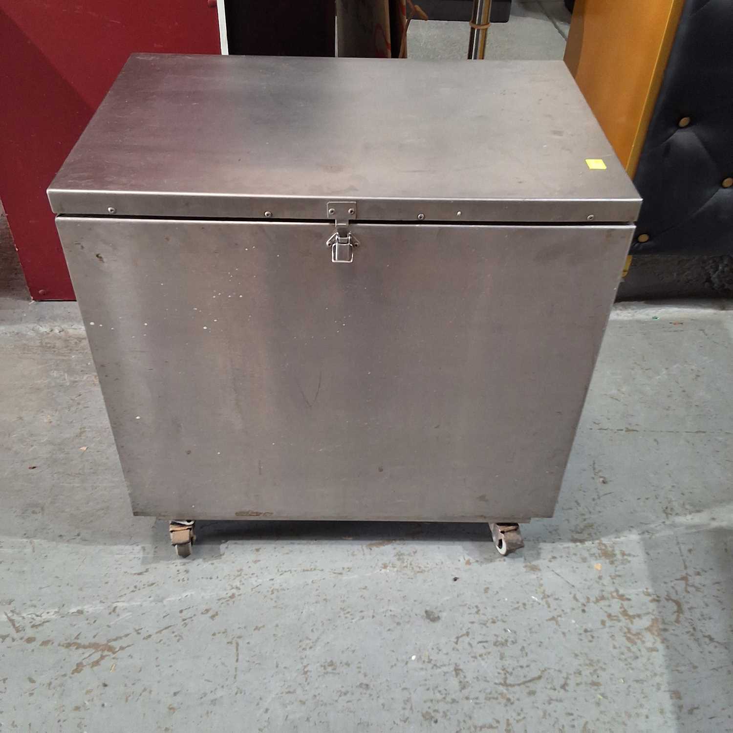 Lot 225 - ICE BOX